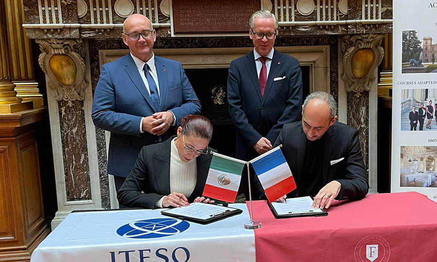 El ITESO firma convenio con la École Ferrières de Francia